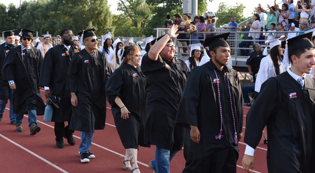 SWTJC awards over 600 degrees in 72nd commencement ceremony - Eagle ...